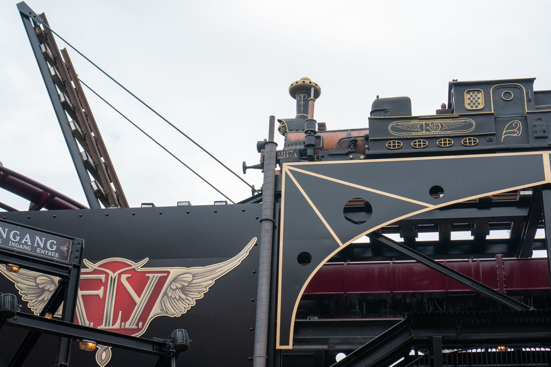 F.L.Y. • Mit der Flugmaschine durch Rookburgh • Phantasialand